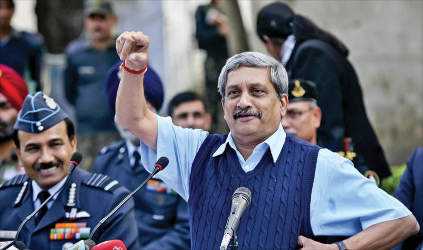 monohar parrikar utpal parrikar writing article - विवेक मराठी